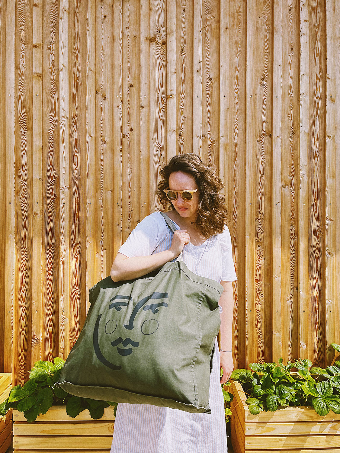 Apparel & Bags – In August Company