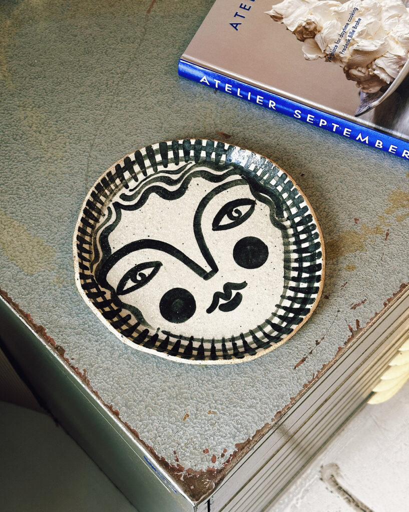 Hand-shaped Face Plate - In August Company